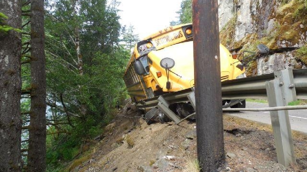 School bus crashes into guardrail along cliff above river | KMTR