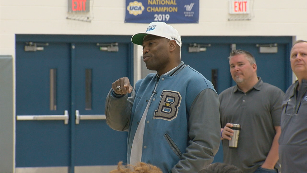 Shaun Alexander returns to Boone County High School to reach young ...
